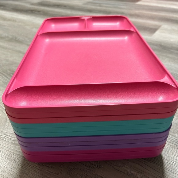 Tupperware | Dining | Tupperware Set Of 2 Divided Plate Lunch Dinner ...